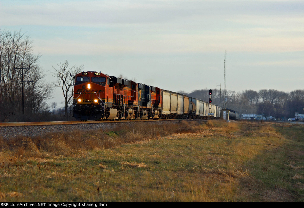 BNSF 7025 heads out of Elsberry Mo.